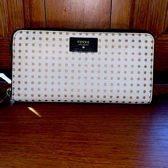 Fossil | Bags | Fossil Cream And Gold Zip Wallet | Poshmark